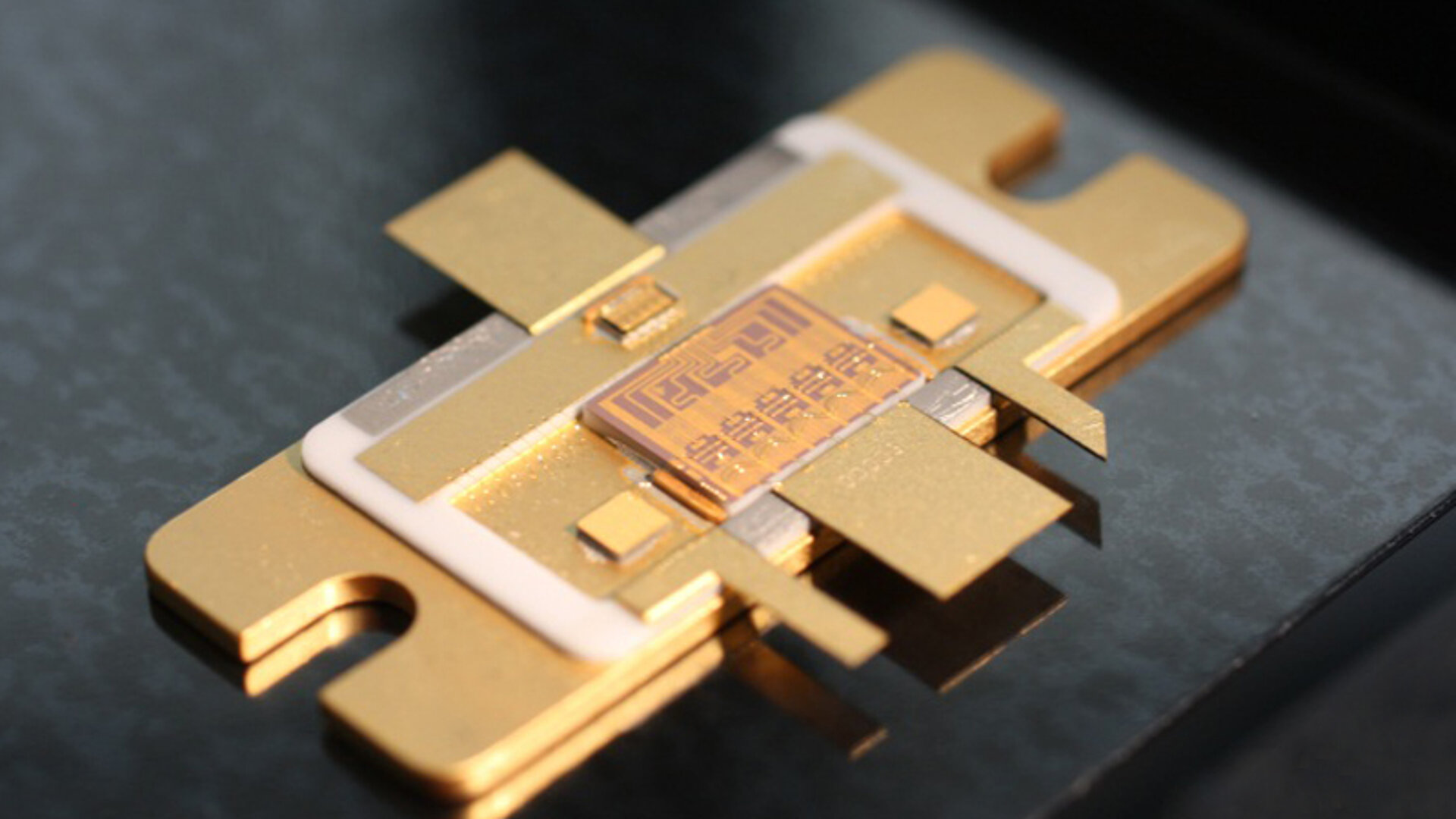 Discrete tunable pre-matching GaN-BST transistors | Ferdinand-Braun ...