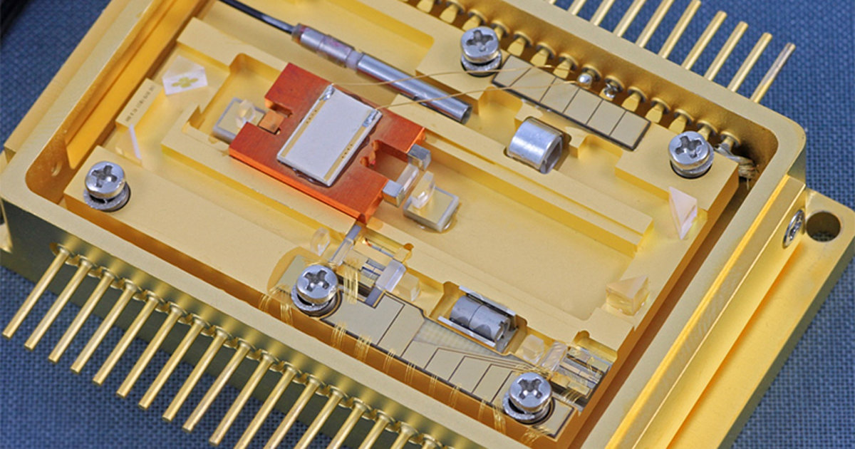 Miniaturized laser modules for picosecond pulses up to 2.5 W peak power in the yellow spectral ...