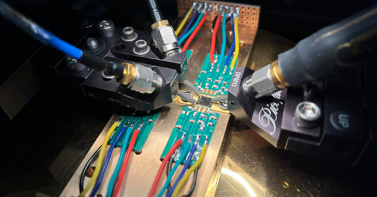 Calibrated wideband measurements on a modified VNA for modulated-input ...