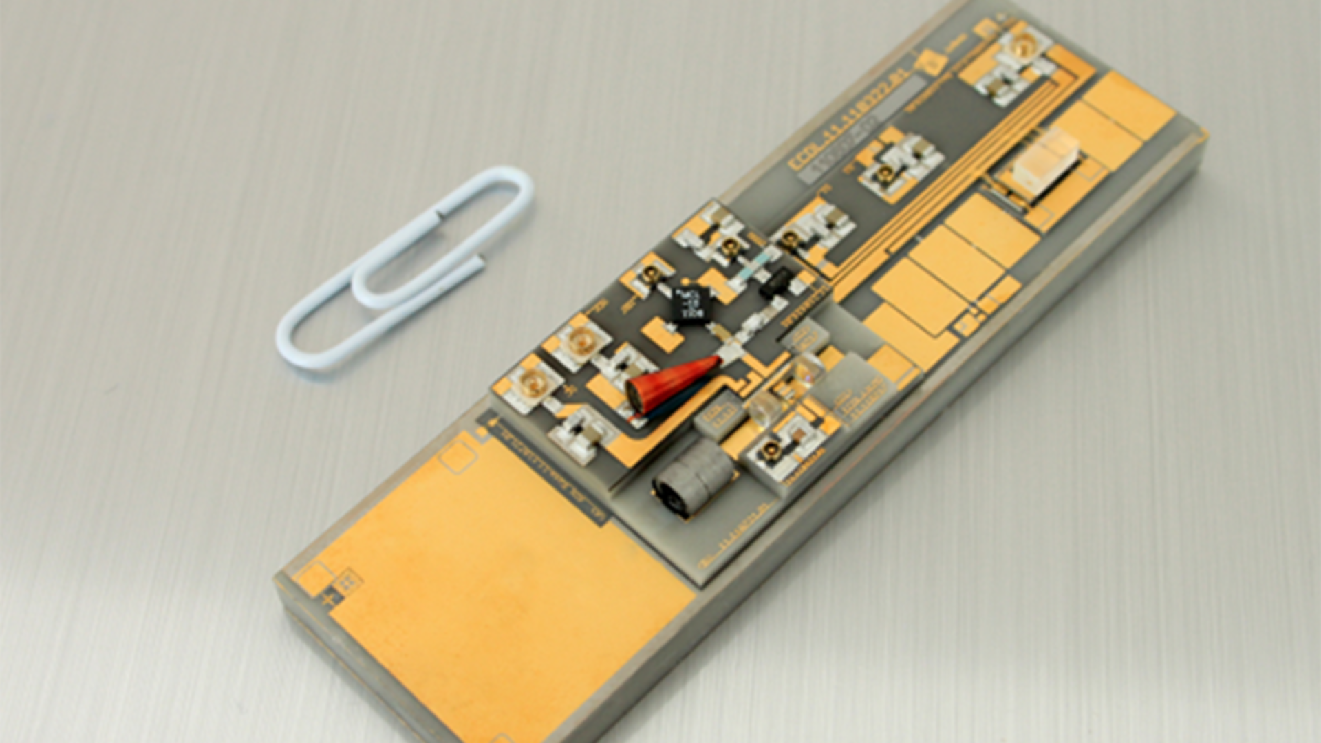 Extended cavity diode lasers with angled-facet diode laser chips for ...