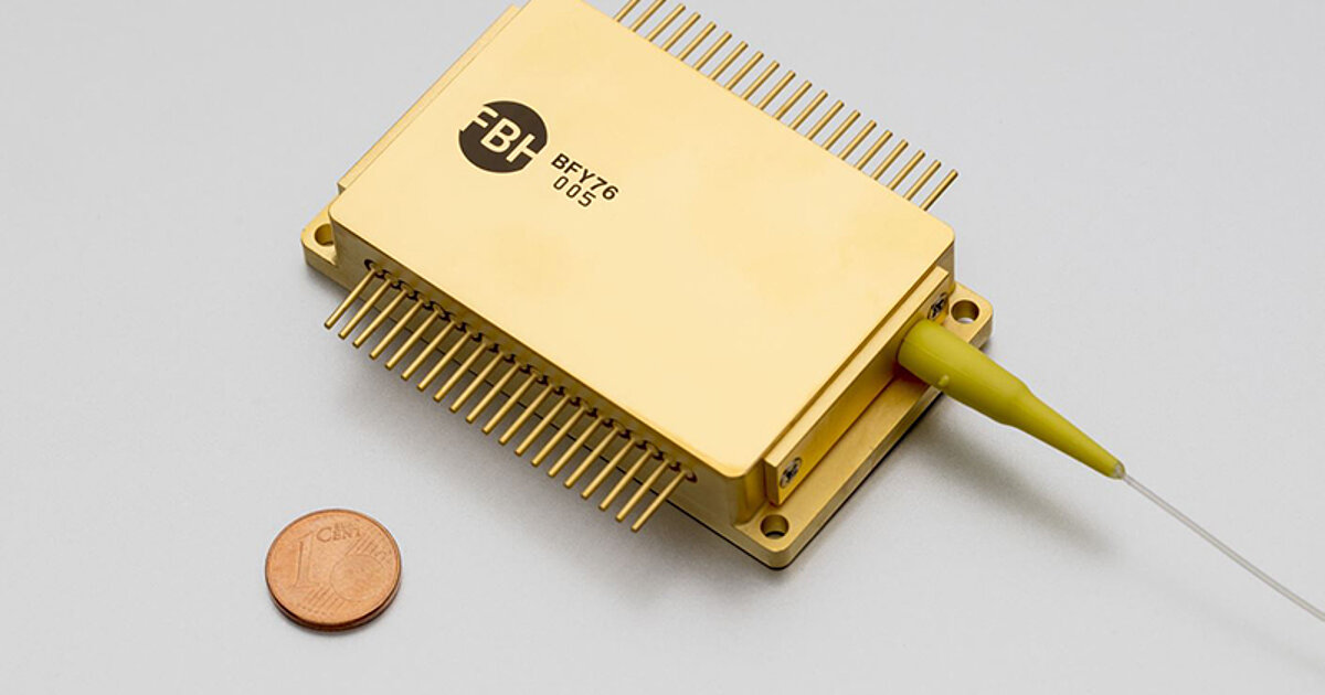 Micro-integrated laser sources with watt level output power in the ...