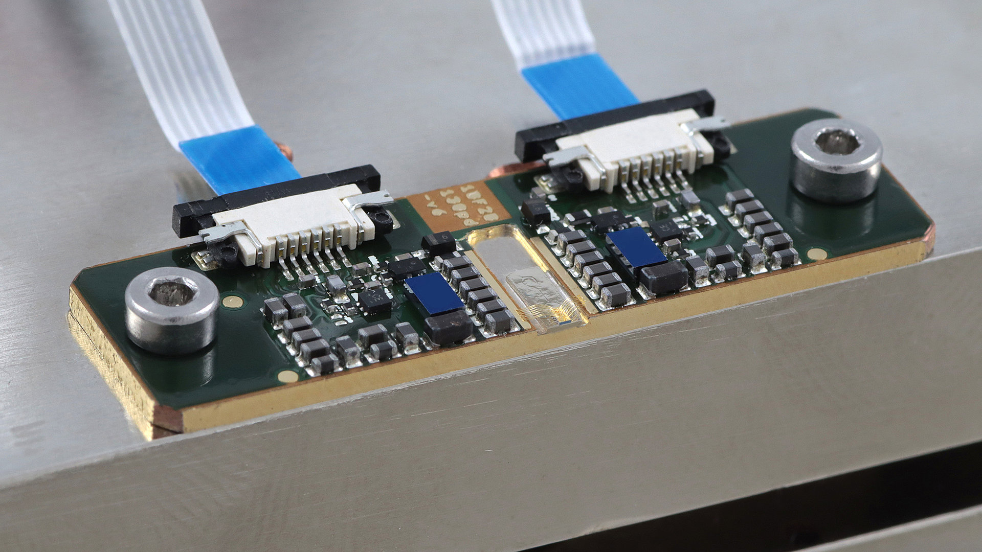 Tunnel diode-based distributed feedback (DFB) broad-area diode lasers ...