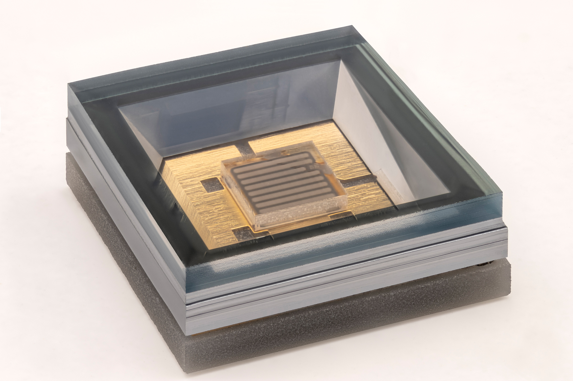 FBH presents high-performance semiconductor light sources at Photonics ...